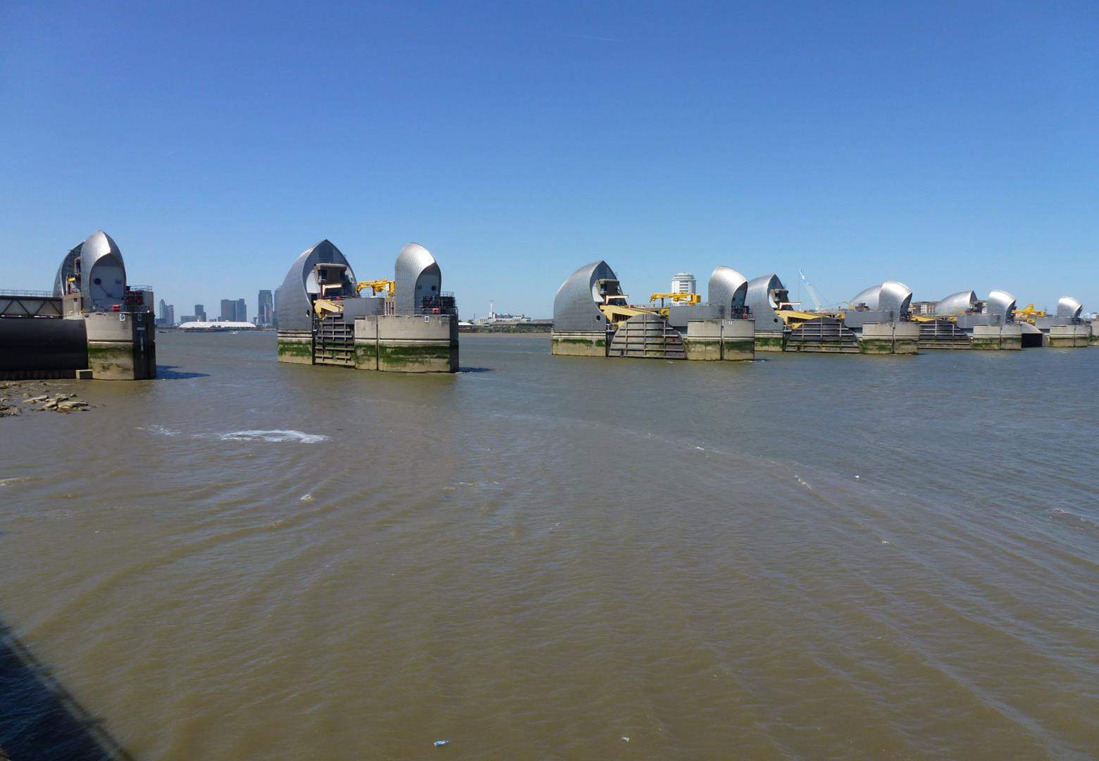 Walking the Thames Path in London