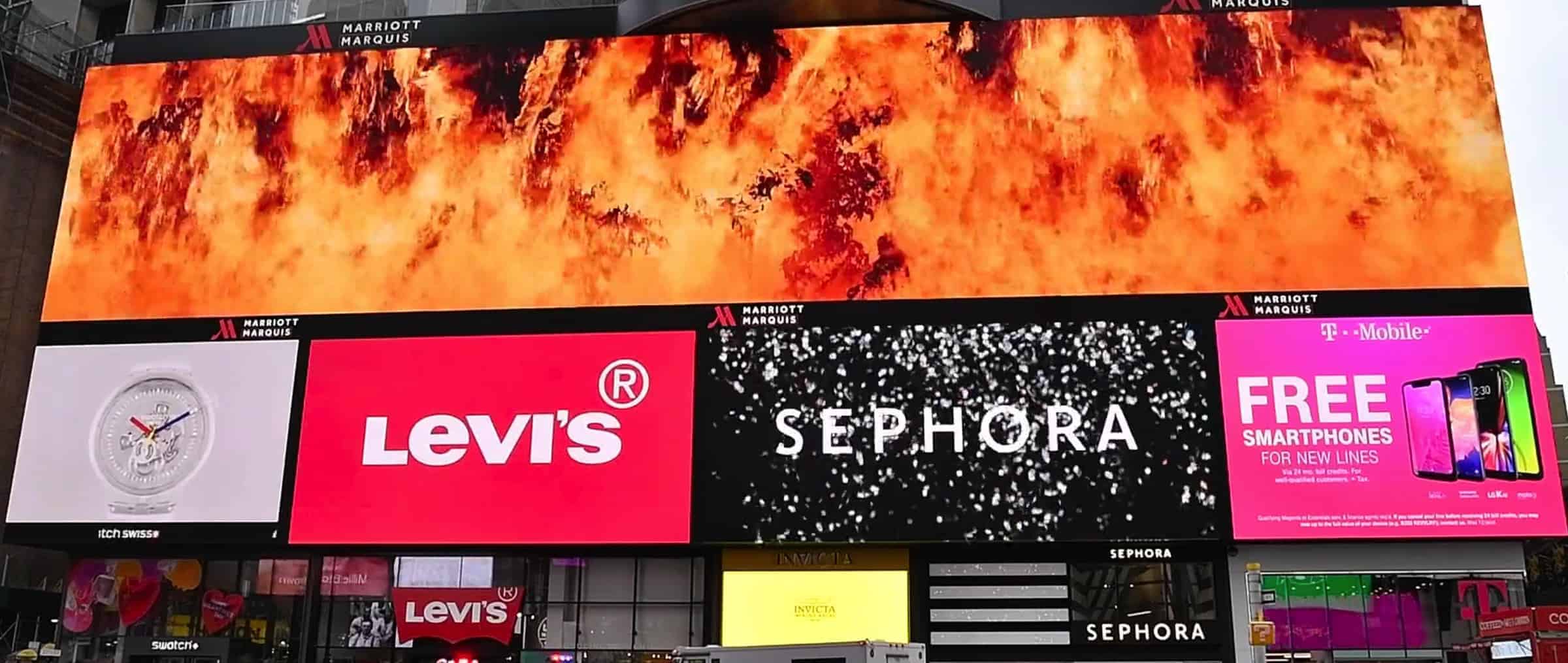 Bushfire 'thank you' advert engulfs New York's Times Square (VIDEO)
