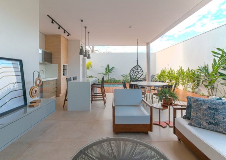 Chilling' on the Veranda: Outdoor living made easy